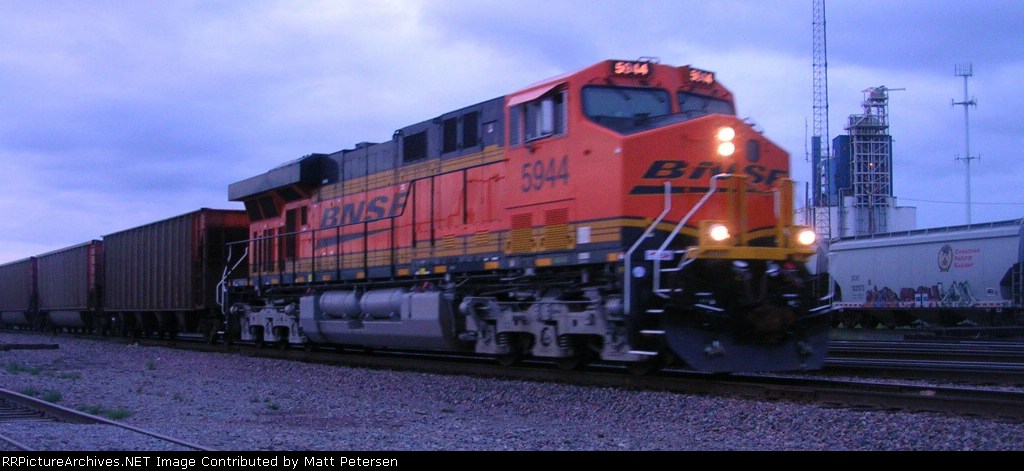 BNSF 5944